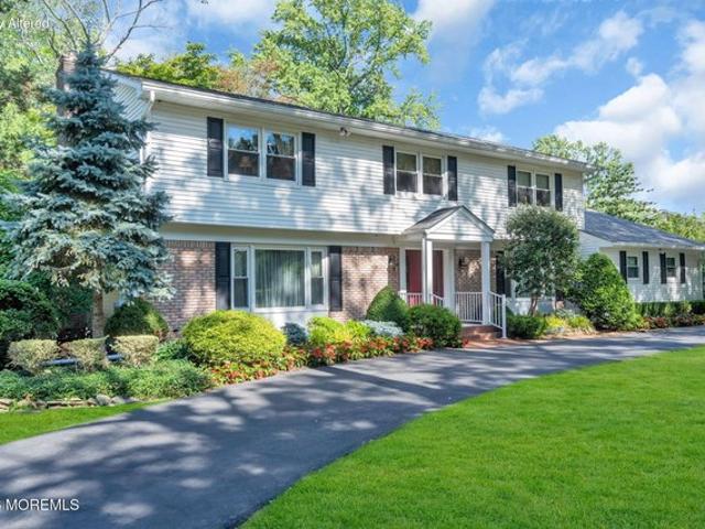 34 Kingsley Dr, Manalapan, NJ 07726