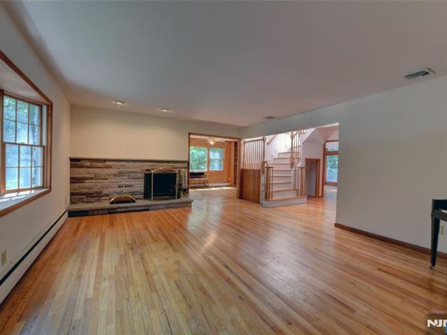 34 Knoll Road