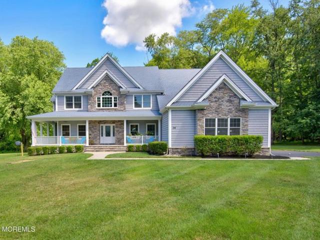 34 LA Valley Dr, Manalapan, NJ 07726