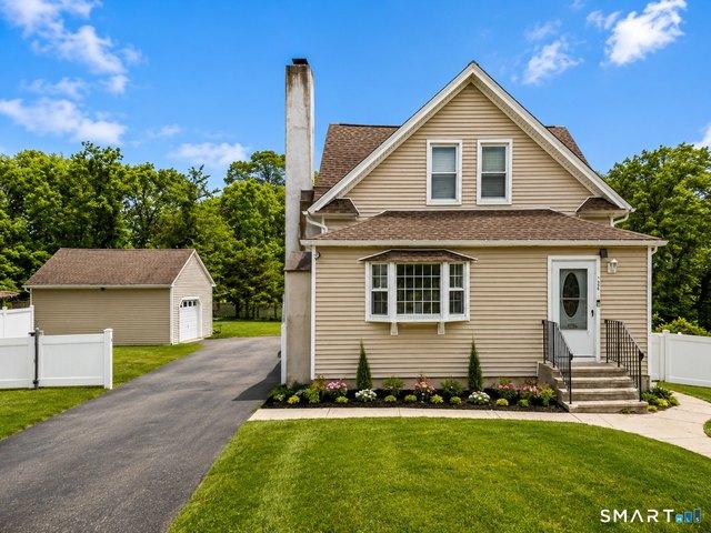 34 Lansing Ave, Trumbull, CT 06611