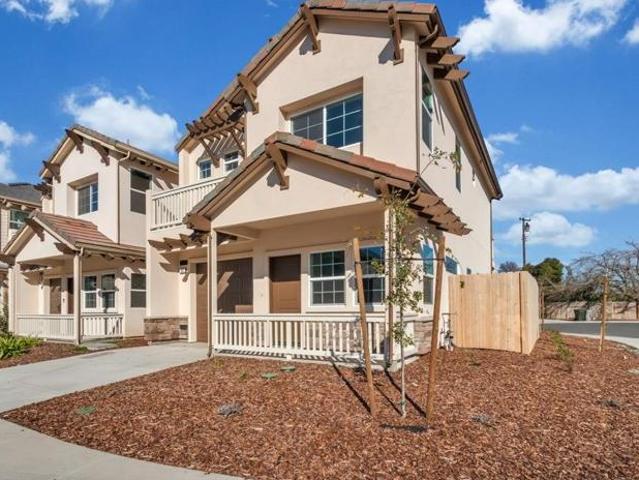 34 Lake House Ct, Sacramento, CA 95828
