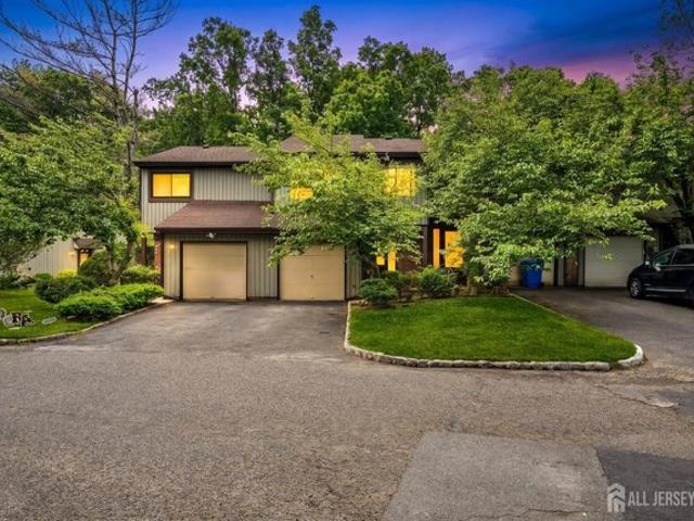 34 Laurie Ct, Old Bridge, NJ 07747