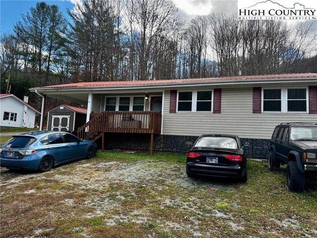 34 Leon Holder Ln, Elk Park, NC 28622