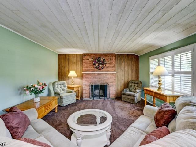 34 Lindstrom Dr