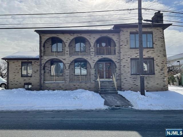 34 Locust St, Elmwood Park, NJ 07407
