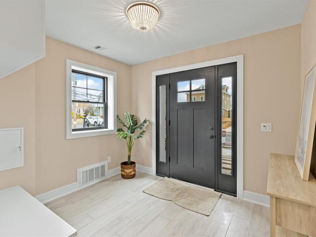 34 N Essex Ave