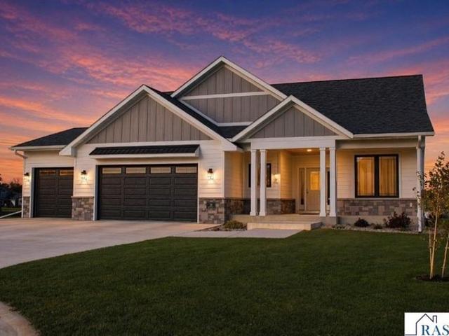 34 N Pointe Ct, North Mankato, MN 56003
