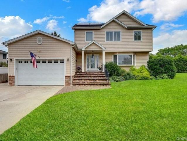 34 NE Admiral Rd, Massapequa, NY 11758