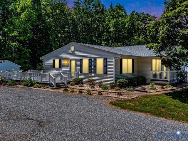 34 Oakland St, Kilmarnock, VA 22482