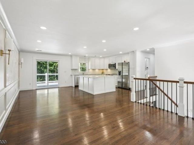 34 Oklahoma Trl, Hopatcong, NJ 07843