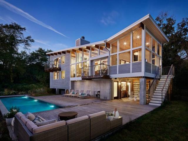 34 Old Neck Rd S, Center Moriches, NY 11934
