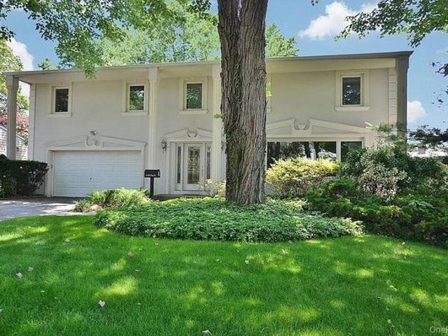 34 Old Pine Dr, Manhasset, NY 11030