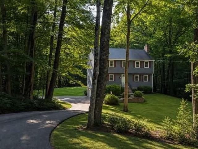 34 Olde Lantern Rd, Bedford, NH 03110