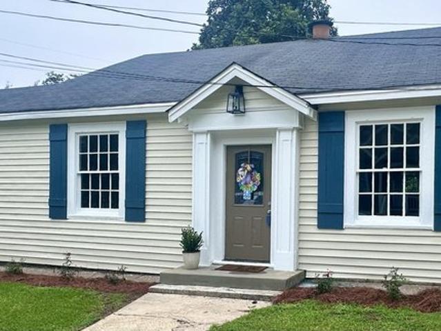 34 Orange Ave, Natchez, MS 39120
