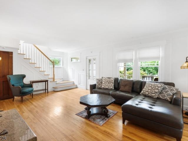 34 Orchard Sq
