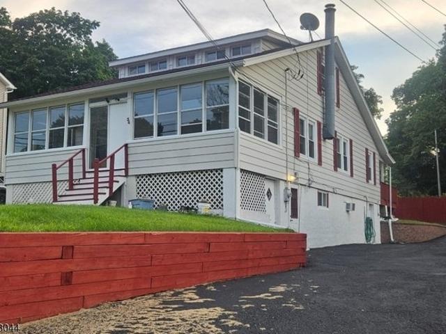 34 Outlook Ave, Mount Olive Township, NJ 07828