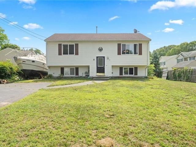 34 Pequot Ave, Warwick, RI 02889