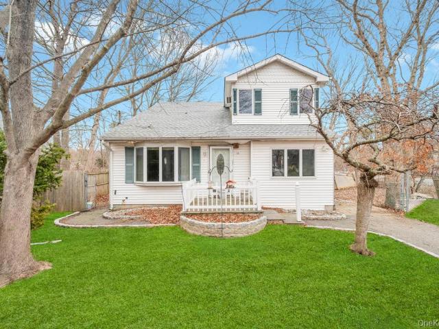 34 Pinelawn Ave, Shirley, NY 11967 | MLS #975036 | Compass