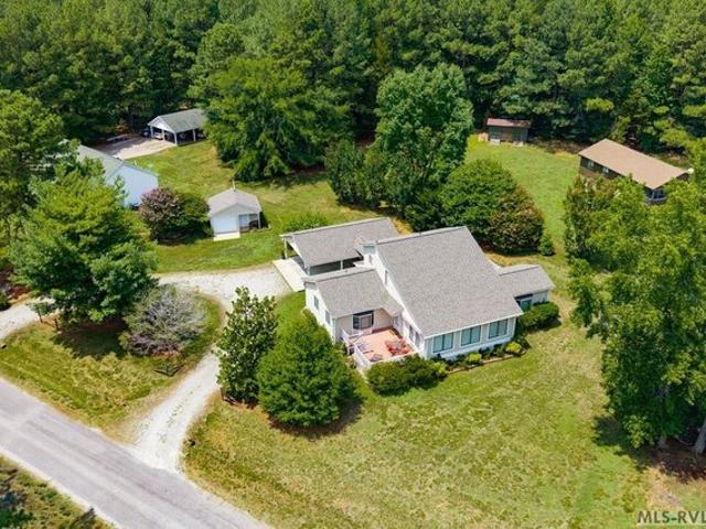 34 Poplar Dr, Ebony, VA 23845
