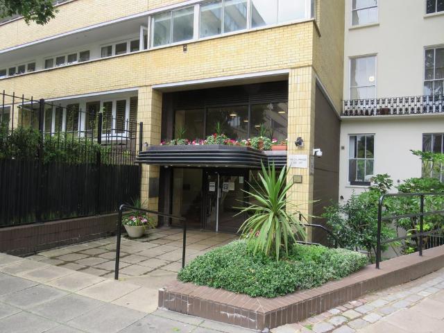34 Porchester Square, London W2 3 bed apartment to rent £3,380 pcm £780 pw