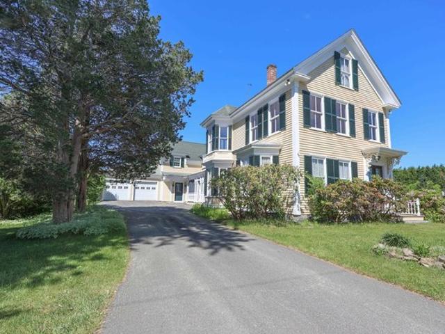 34 Post Rd, North Hampton, NH 03862