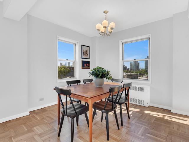 34 PLAZA Street E 607