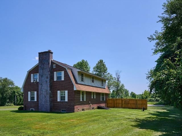34 Plain Rd East