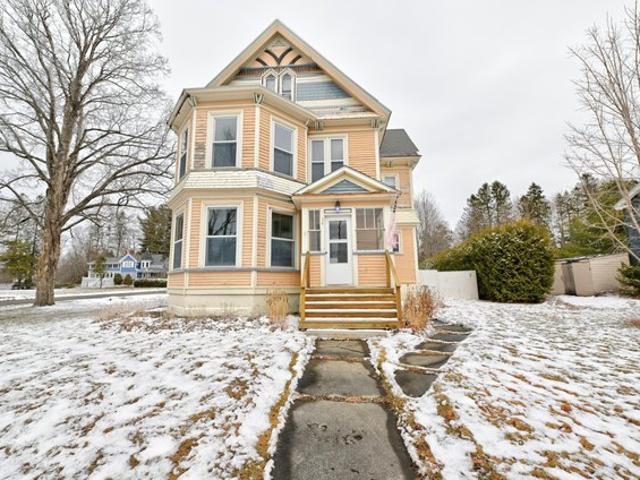 34 Pleasant St, Houlton, ME 04730