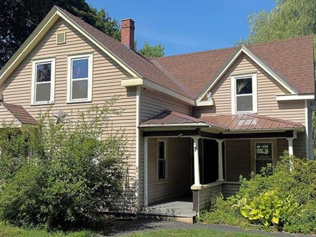 34 Price St, Calais, ME 04619