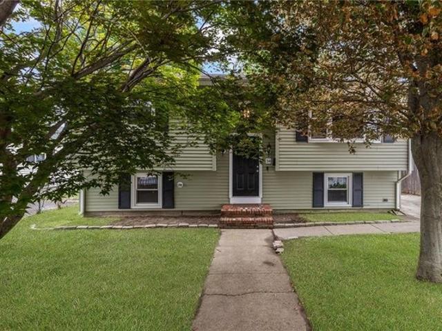 34 Queen St, Cranston, RI 02920