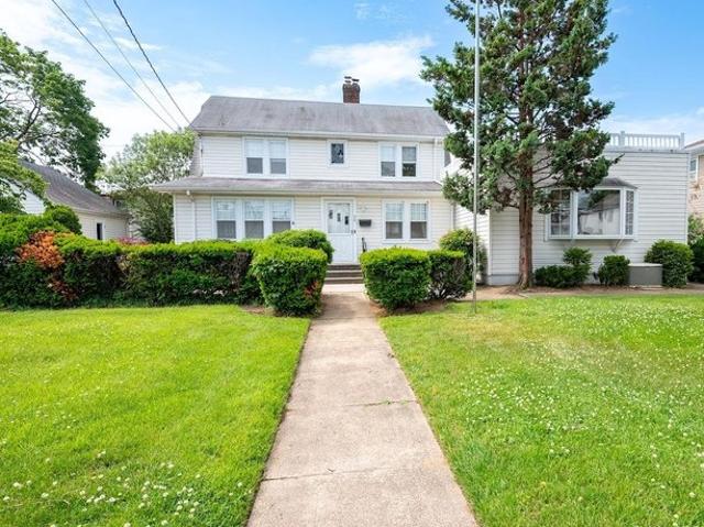 34 Remsen Ave, Valley Stream, NY 11580