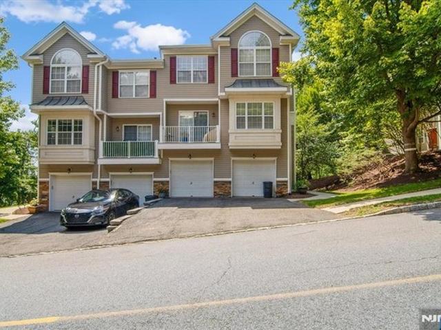 34 Ridge Dr, Pompton Lakes, NJ 07442
