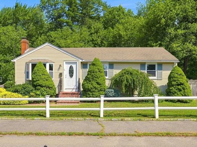 34 Roseen Rd, Holbrook, MA 02343