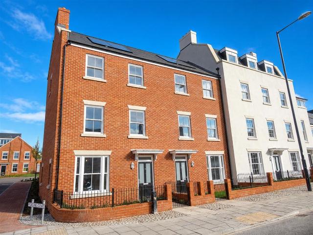 34 Rowland Court, Abbey Foregate, Shrewsbury SY2, 3 bed terraced house to rent, £1,250 pcm | PrimeLocation