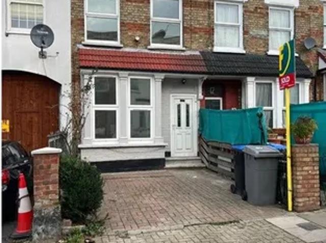 34 Rucklidge Avenue, London, NW10 4PS, United Kingdom | 3 bed duplex for rent #114908847 | Rentberry