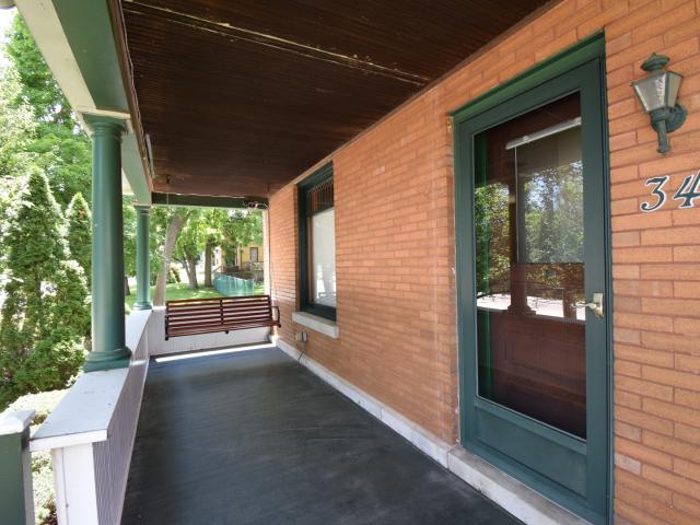 34 S La Fox Street