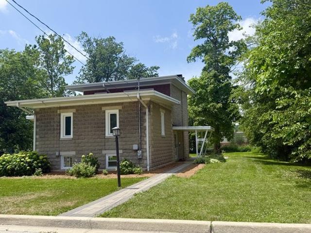 34 S River St, South Elgin, IL 60177