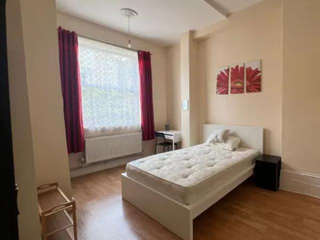34 Scotts Road, London, W12 8JB, United Kingdom | Room for rent #167870843 | Rentberry
