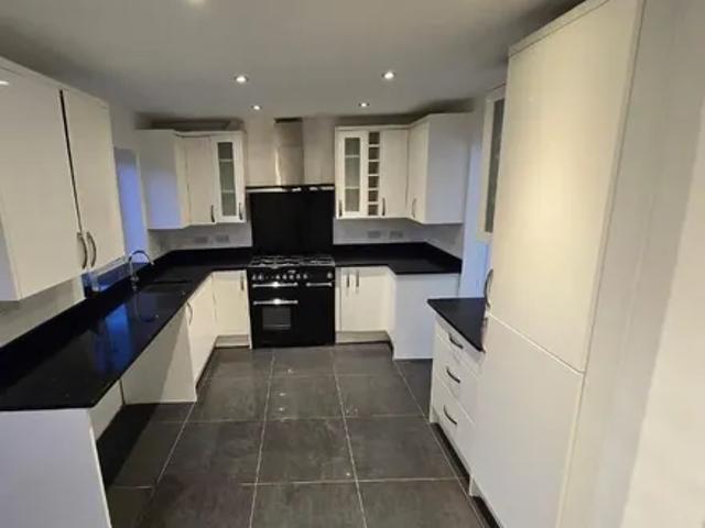 34 Sandhurst Drive, London, IG3 9DD, United Kingdom | 3 bed house for rent #168161043 | Rentberry