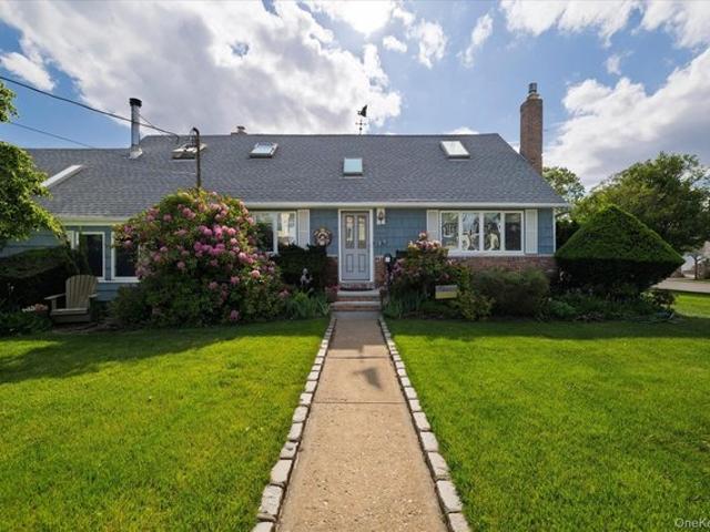 34 Seabreeze Rd, Massapequa, NY 11758