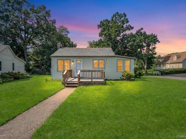 34 Shore Dr, Elizaville, NY 12523