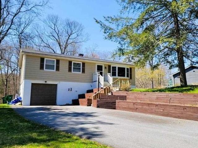34 Shaker Ln, Hyde Park, NY 12538