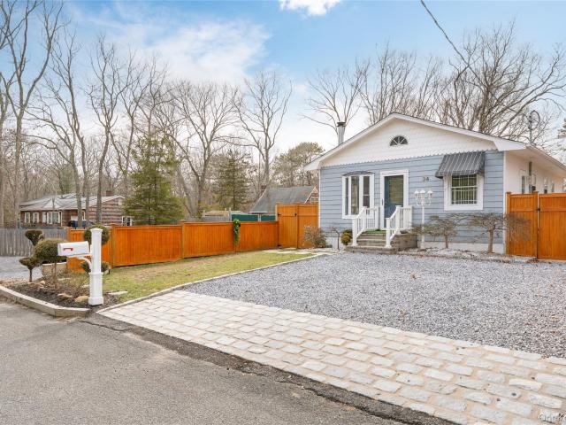 34 Shinnecock Ave, East Quogue, NY 11942 | MLS #956139 | Compass