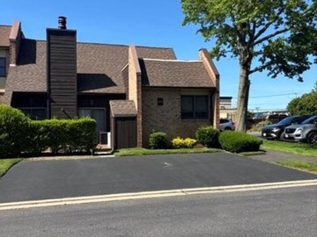 34 Southgate Cir, Massapequa Park, NY 11762