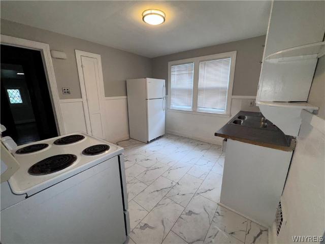34 Sunset Street # Upper