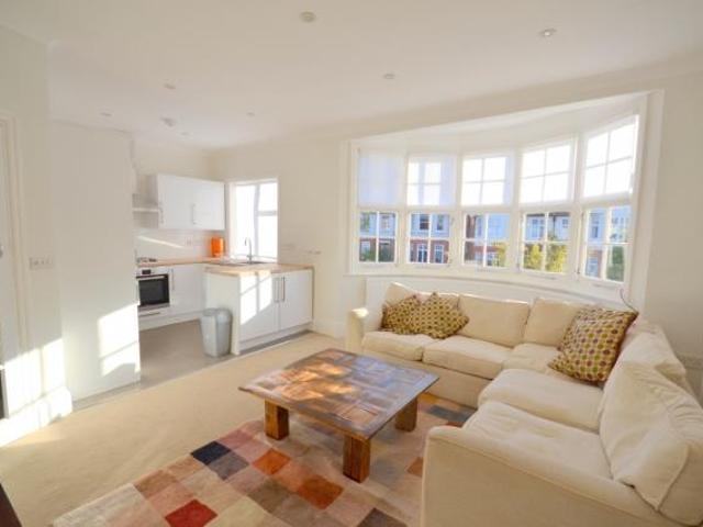 34aWR Newly Renovated 2 Bed/1 Bath Flat 1st Floor