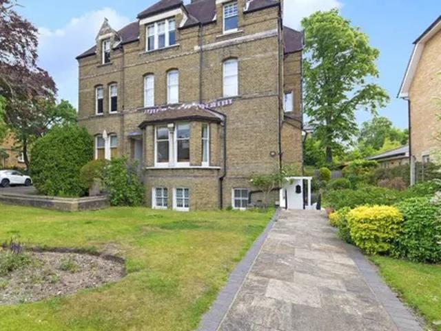 34A Arterberry Road, Cottenham Park, London, SW20 8AQ, United Kingdom | 3 bed apartment for rent #138592955 | Rentberry