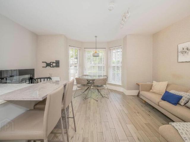34a Wellington Park, Belfast, BT9 6DN