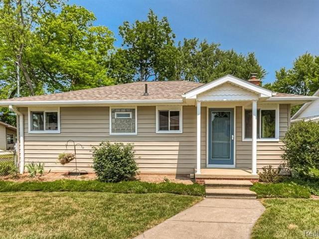 3504 N Loon Lk, Fenton, MI 48451