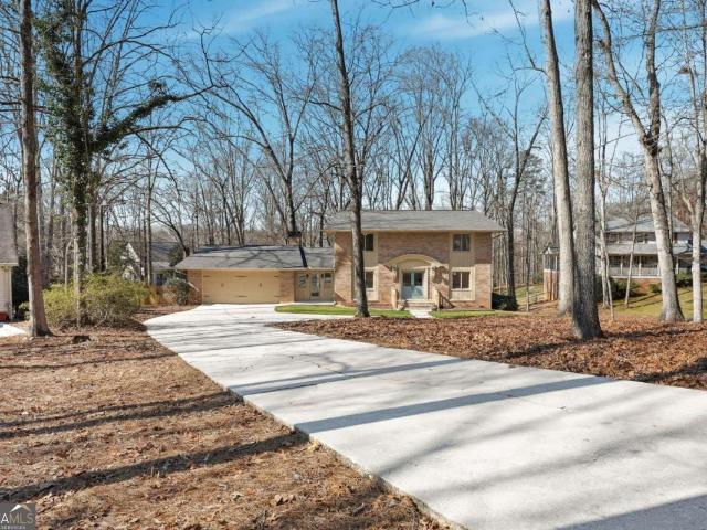 3504 Edgewood Circle